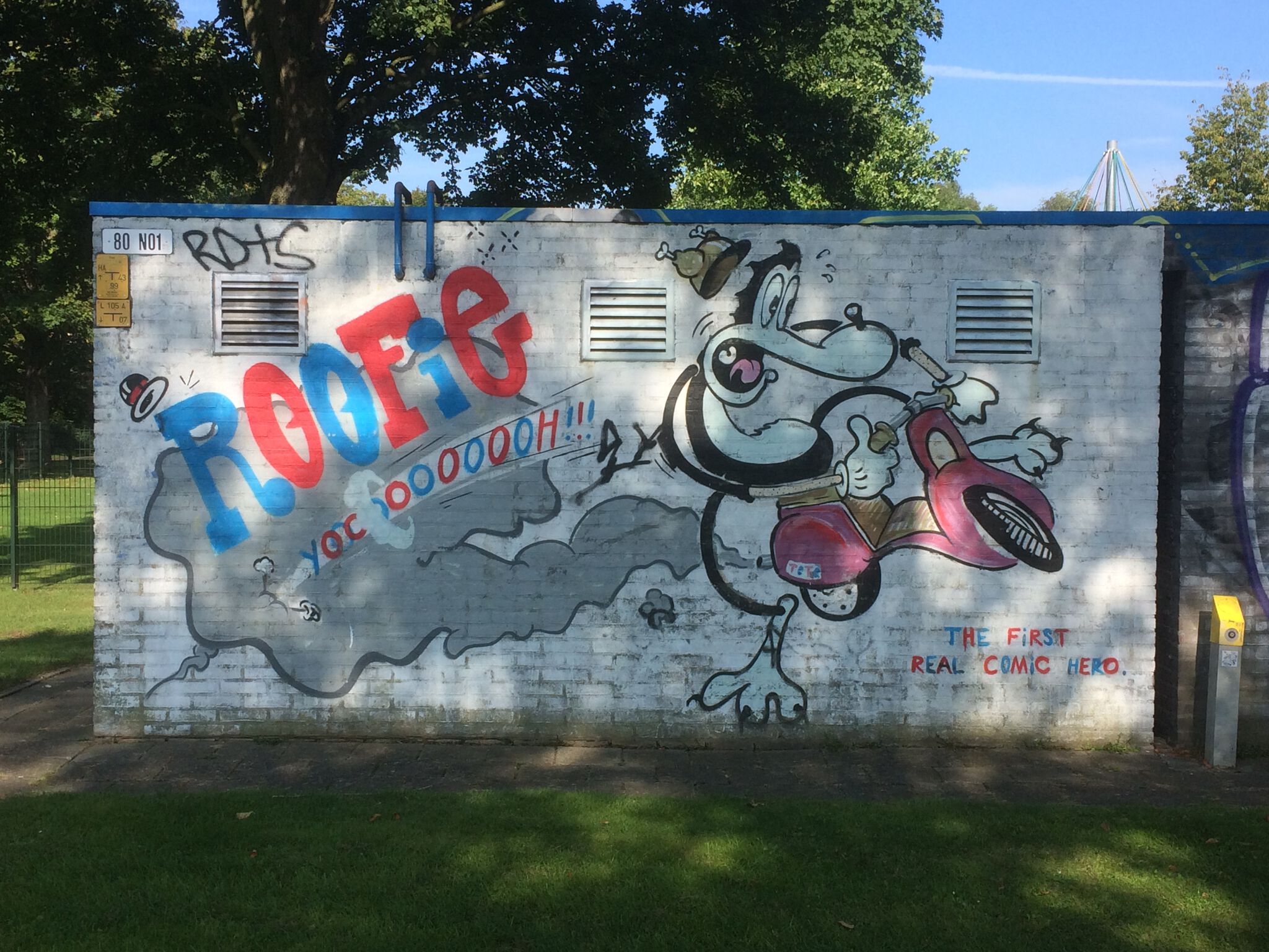 The first real comic hero by Roofie - Street Art Cities