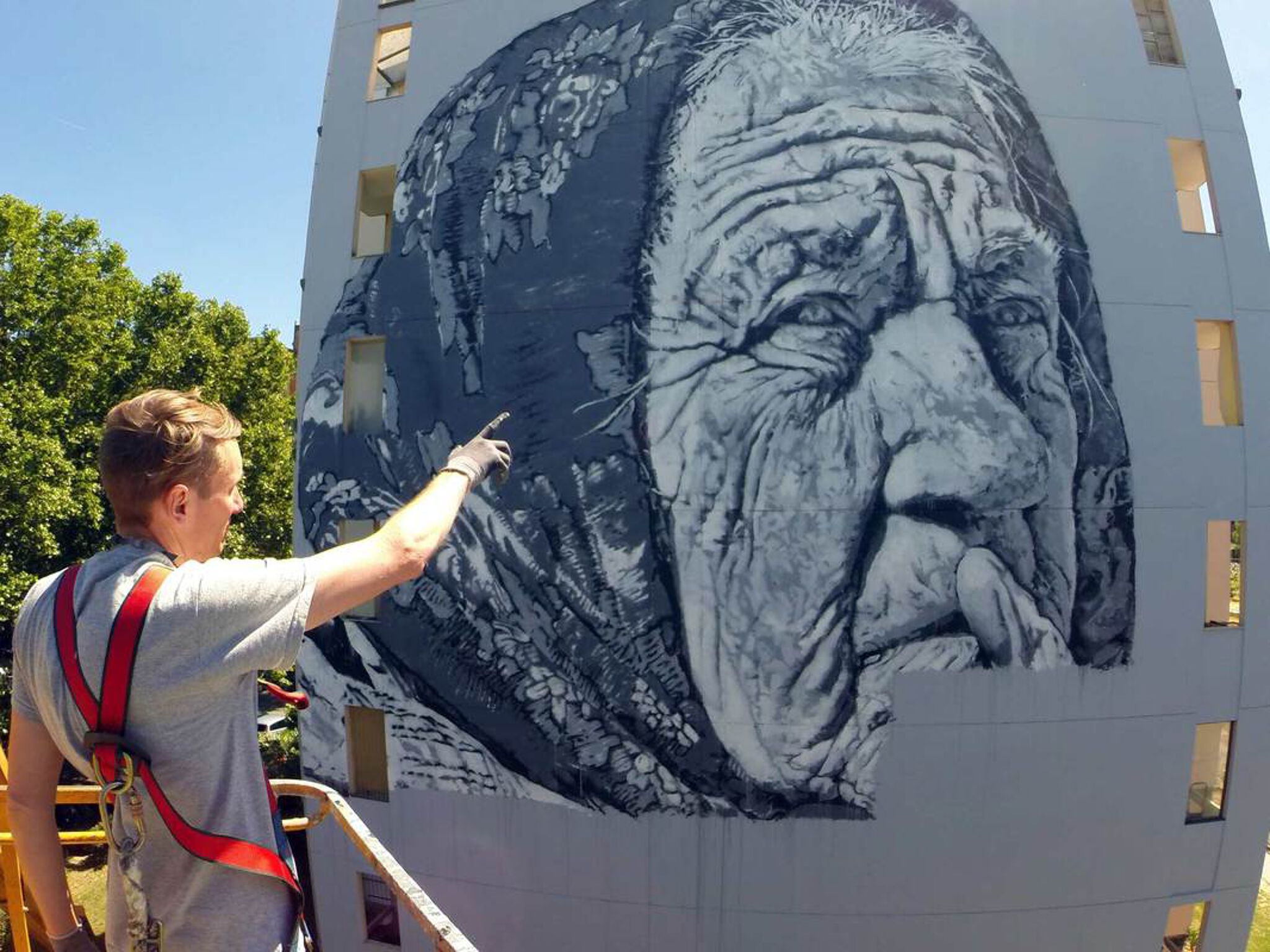 Daria by Hendrik ECB Beikirch - Street Art Cities