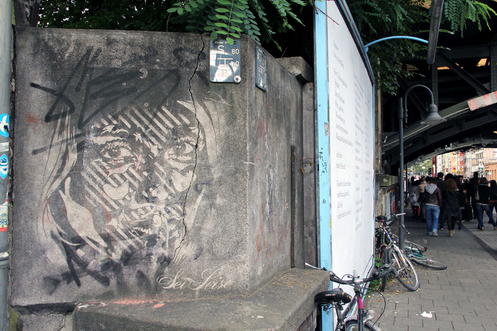 Sei leise - Street Art Cities