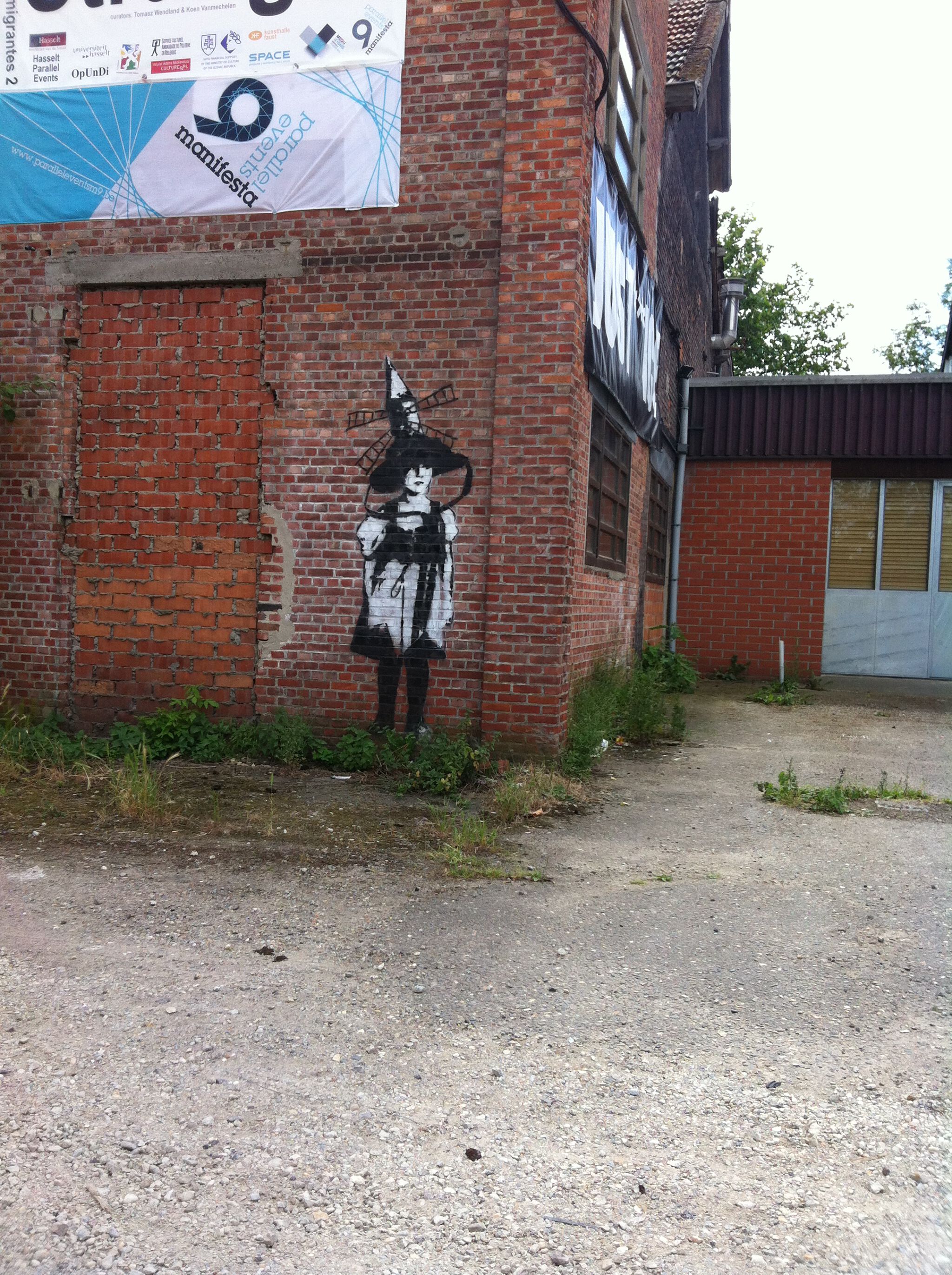Untitled by Unknown - Street Art Cities
